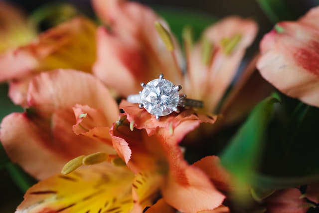 Round vs Emerald Cut Diamond: Which One’s Right for You? | Mikado Diamonds
